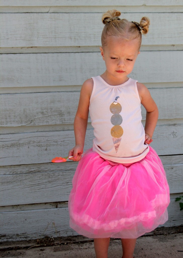 DIY pink ‘scoops of fun’ tank top